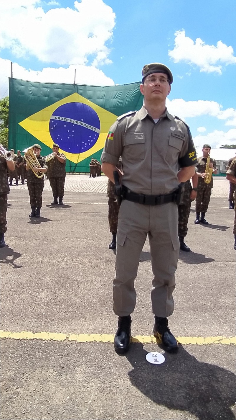 Comandante do 25º BPM recebe homenagem do 19º BIMtz - Brigada Militar
