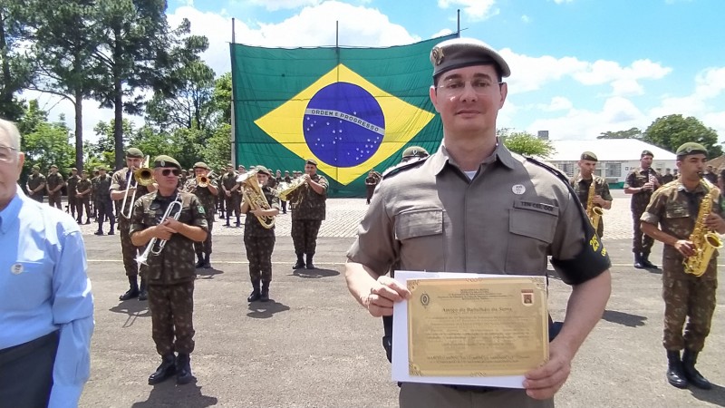 Comandante do 25º BPM recebe homenagem do 19º BIMtz - Brigada Militar