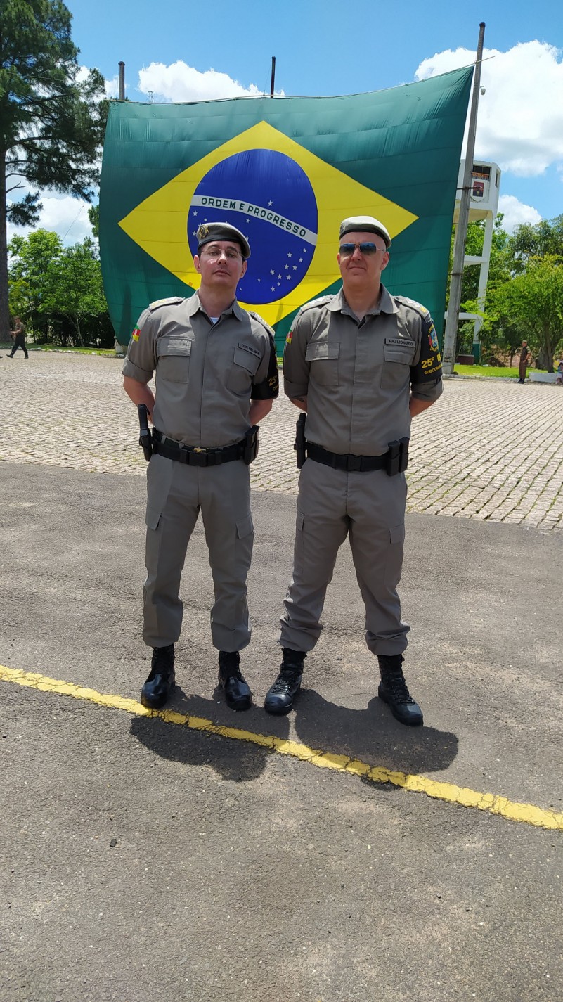 Comandante do 25º BPM recebe homenagem do 19º BIMtz - Brigada Militar